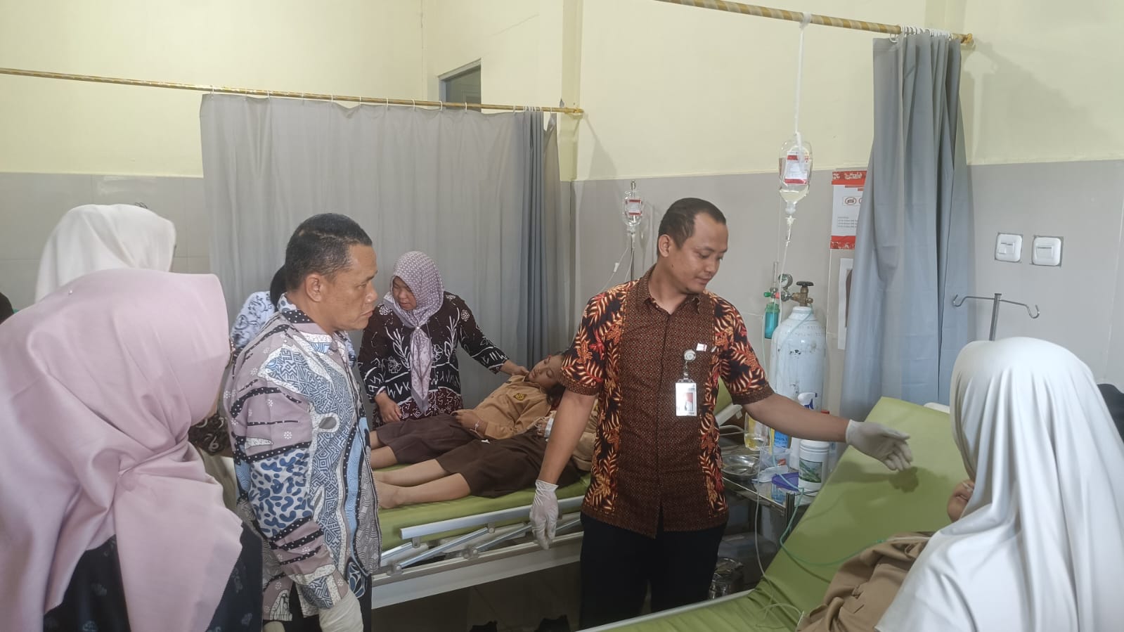 Usai Santap Menu MBG, 7 Murid dan 1 Penjaga SDN 18 Kepahiang Dilarikan ...